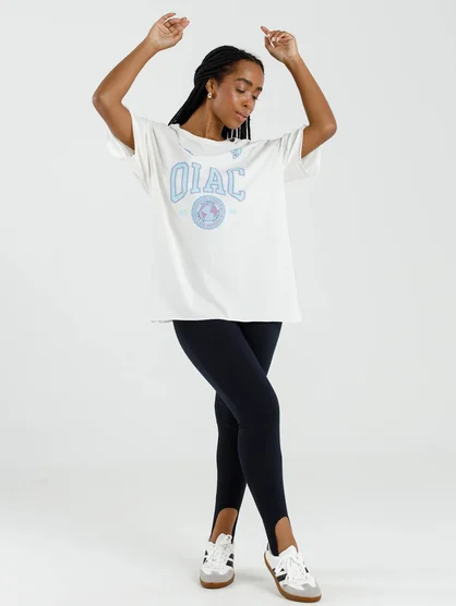 T-shirts Femininas - Oiac Brand